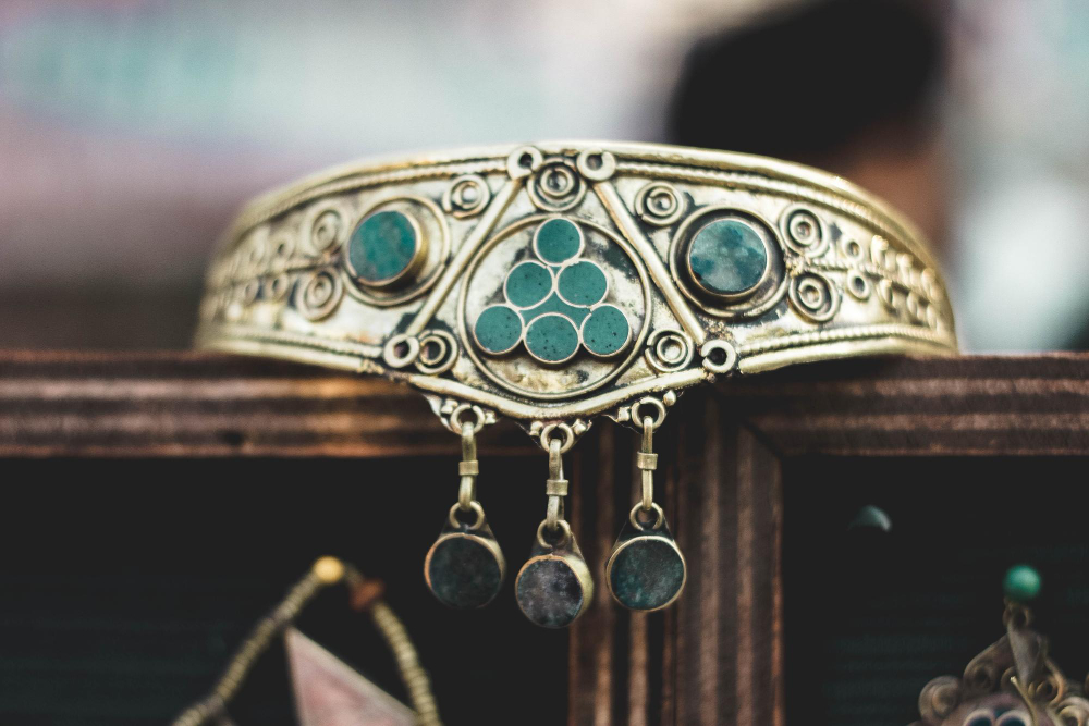 How to Evaluate Vintage & Estate Jewelry at Home - Red Flags & Real ...